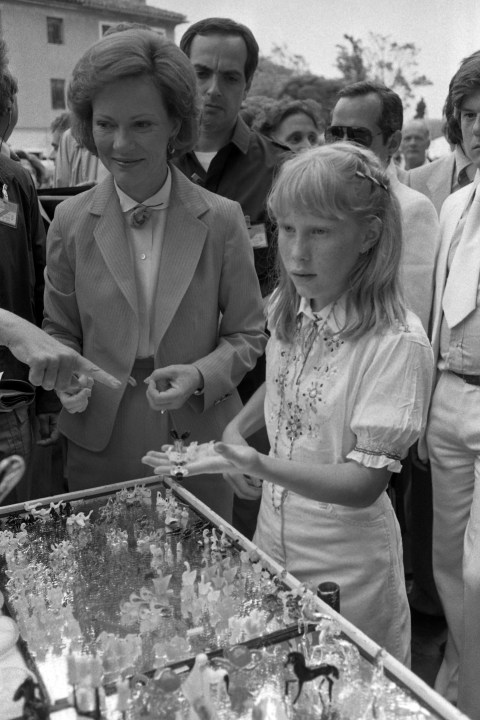 Amy Carter Today: Photos of Jimmy Carter’s Daughter Then & Now ...