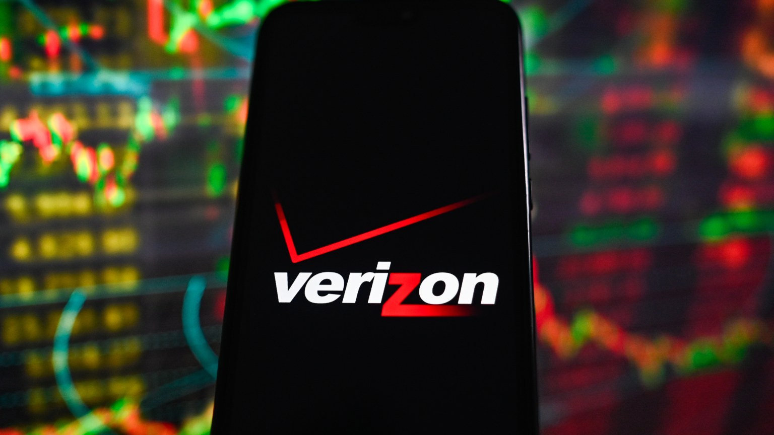 Why Is My Phone on SOS? Updates on the Verizon Outage – Hollywood Life